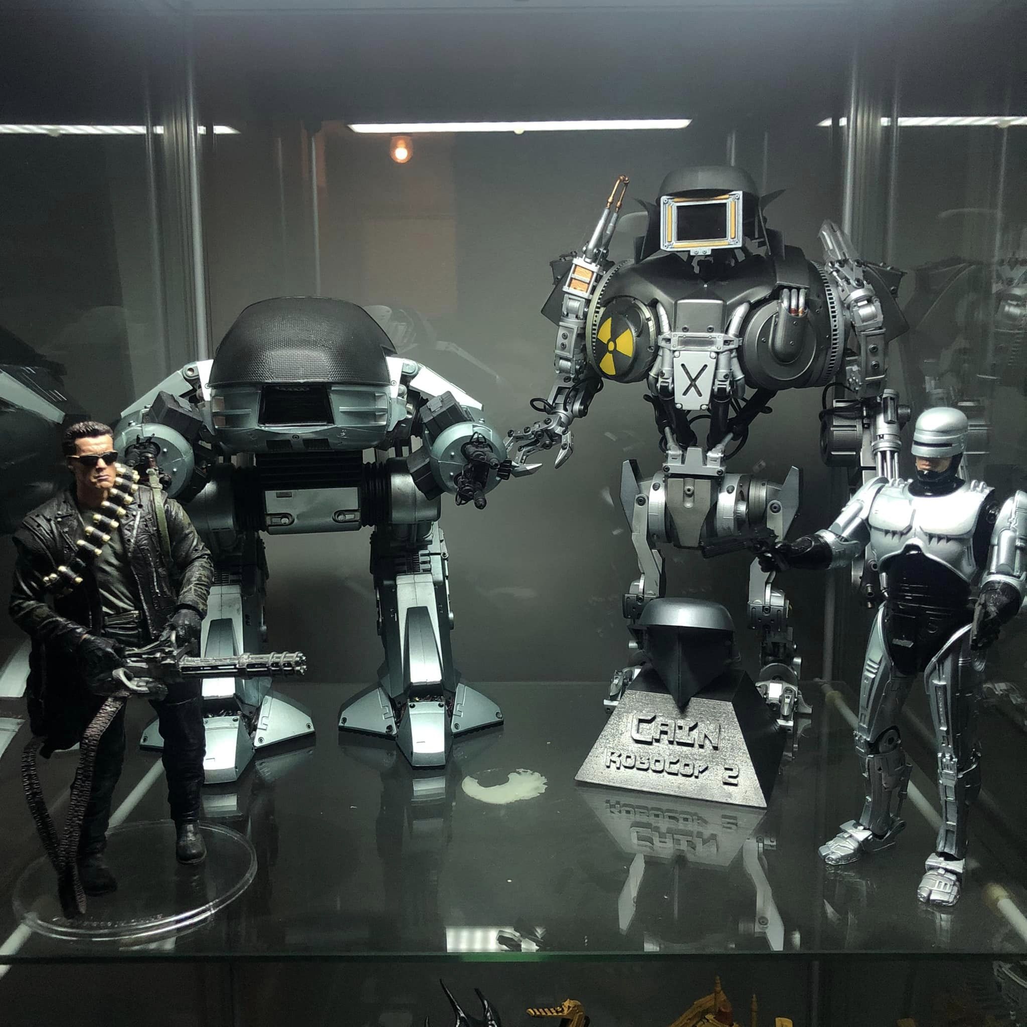 RoboCain Articulated Statue With Working Screen and Sound - Epica Replicas